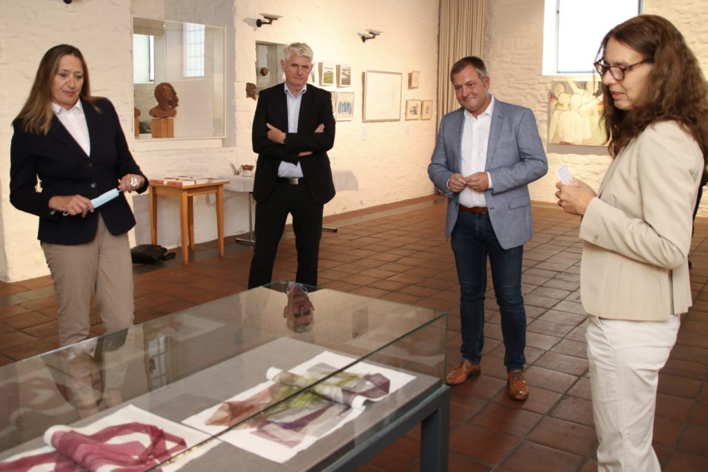 Landtagspräsidentin Dr. Gabriele Andretta besucht Ausstellung „Kunst ...